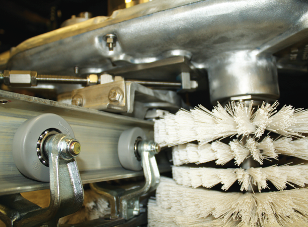 Mastering Conveyor Chain Cleaning - Mighty Lube Systemic Lubrication, Inc